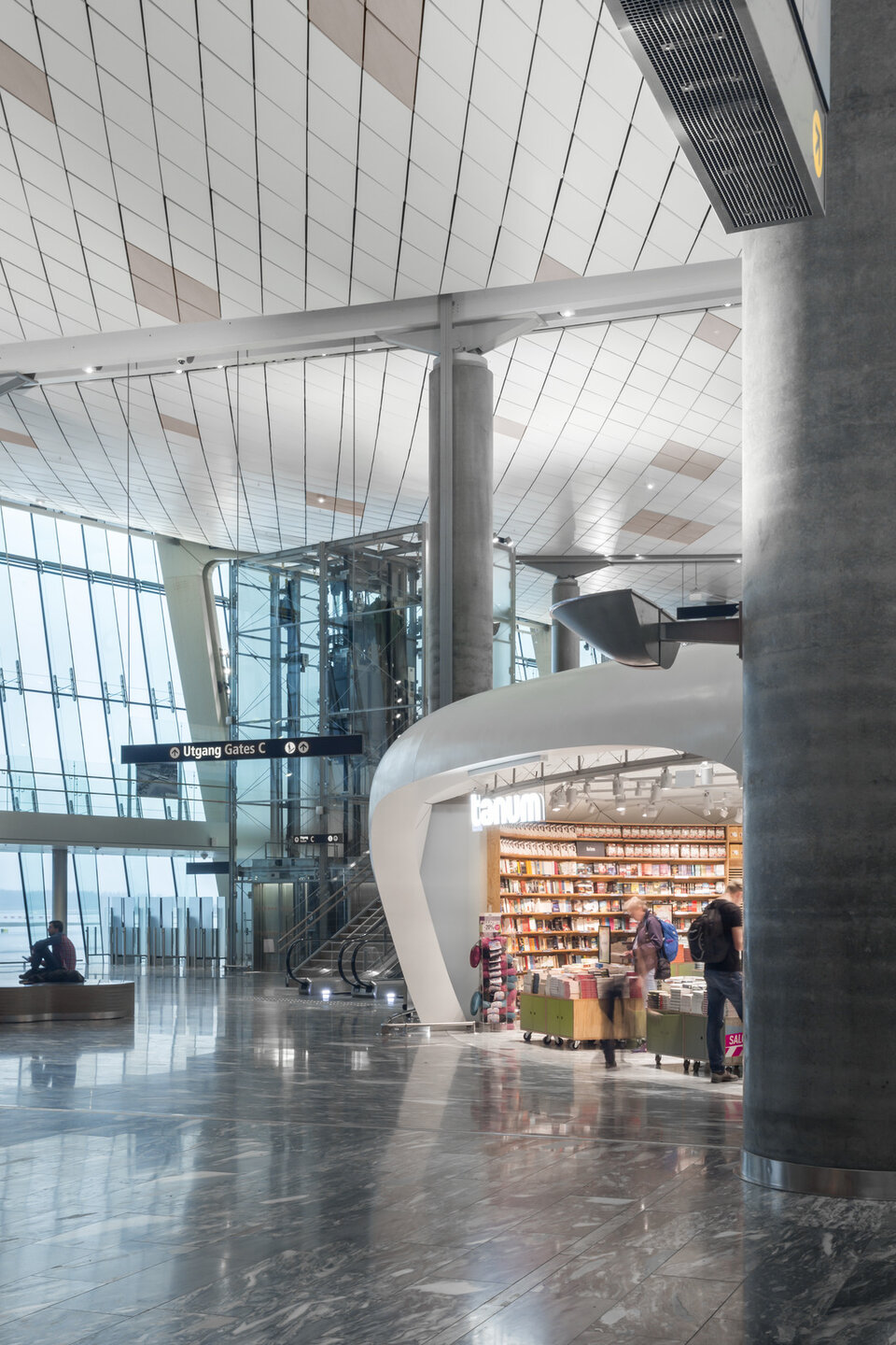 Innovative Innenausbau-Lösungen am Flughafen Oslo | Lindner Group
